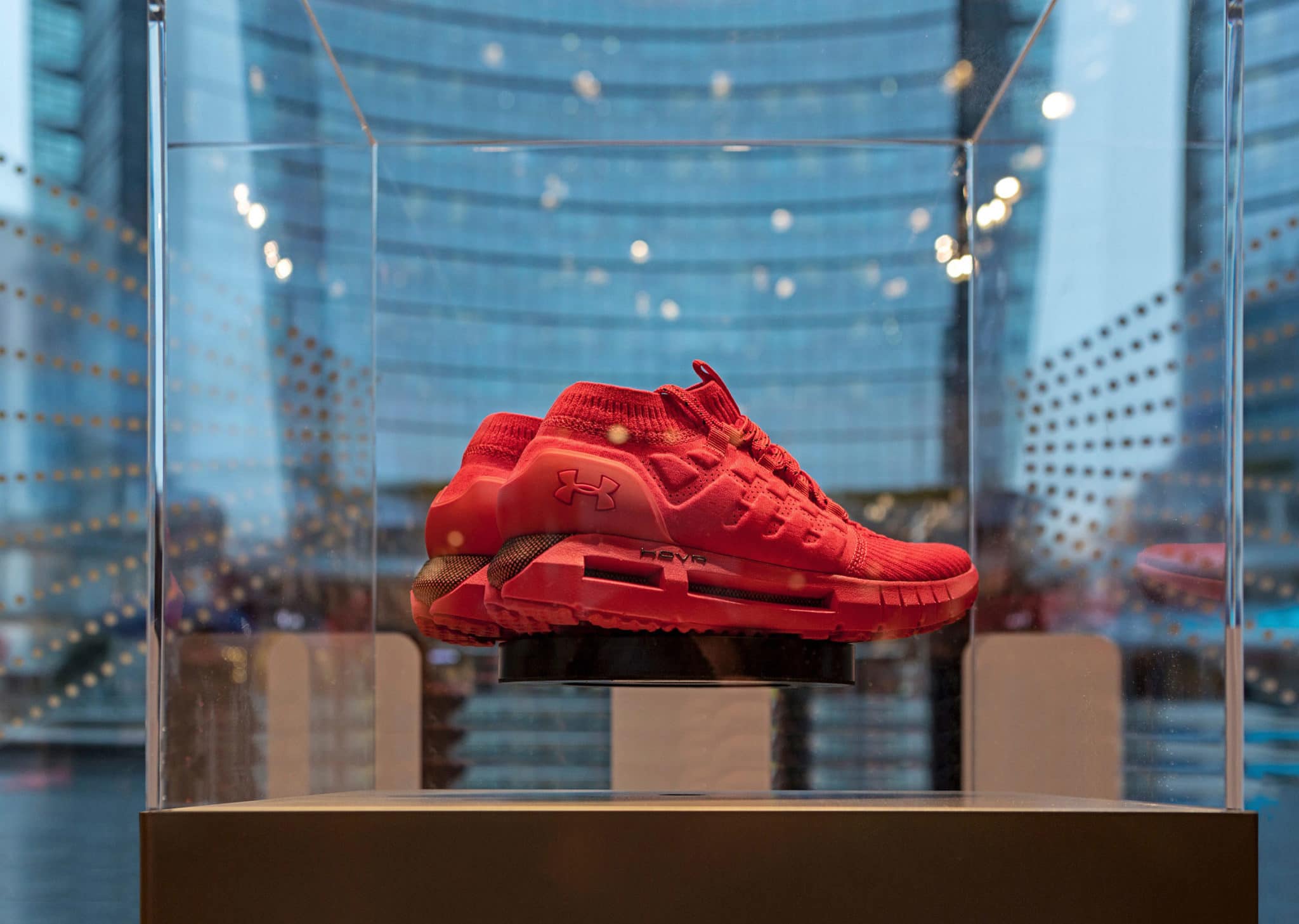 Under Armour - floating shoe display - Crealev